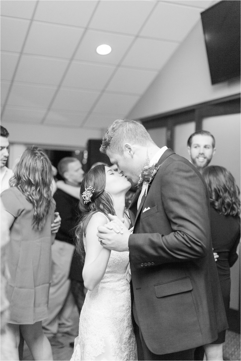 Zach & Michelle | Richmond Fall Wedding - Lindsay Fauver Photography